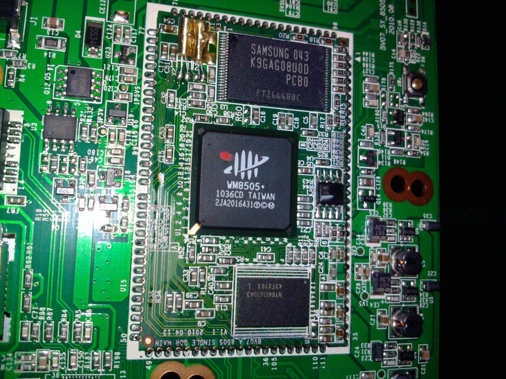 Hardware Pr0n: Sylvania “netbook” from CVS – Your Warranty Is Void.com